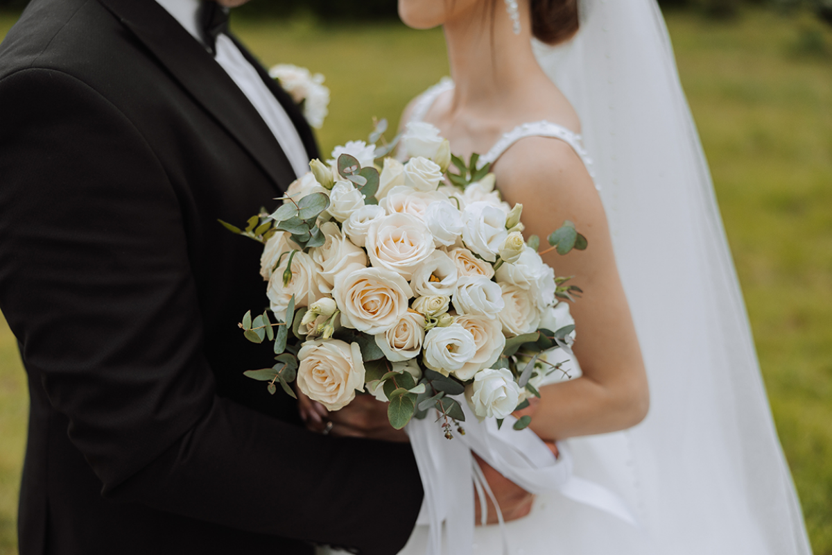 Blooms of Bliss: Your Guide to Choosing Dreamy Wedding Flowers–Petersen ...